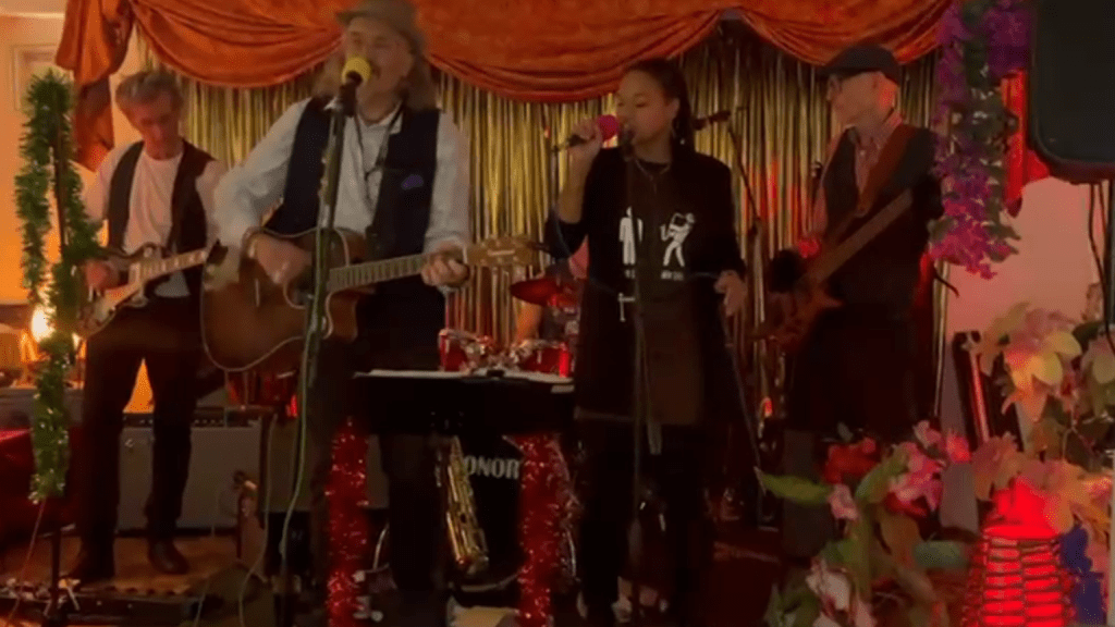 Fantastic Christmas Gig – Flaming Pie UK